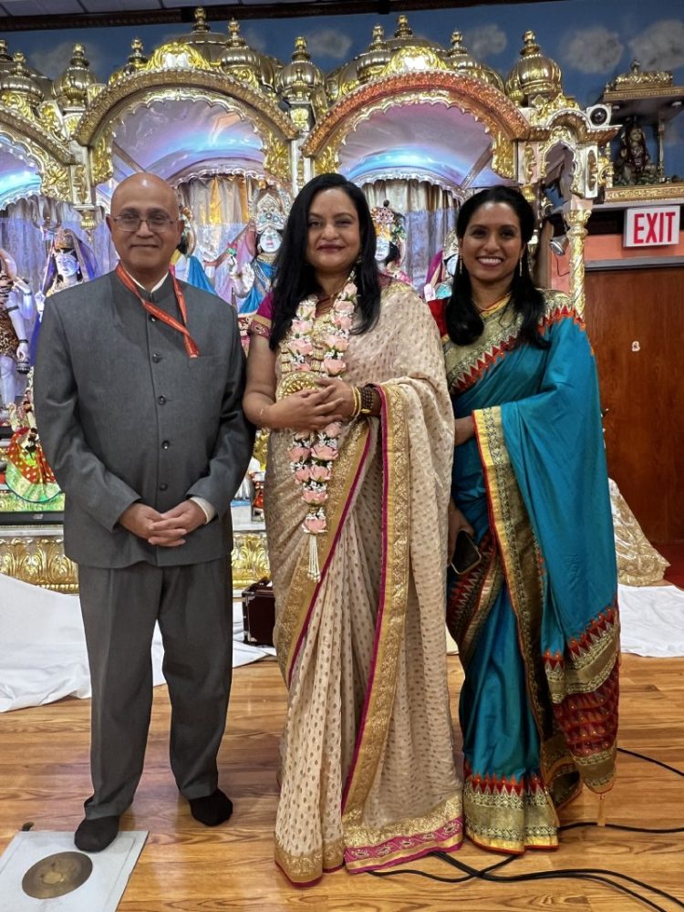 Dr Vindya at Richmond Hill Temple